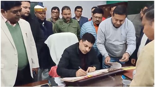 रामपुर : नवागत जिलाधिकारी जोगिंदर सिंह ने डीएम का ग्रहण किया कार्यभार ...