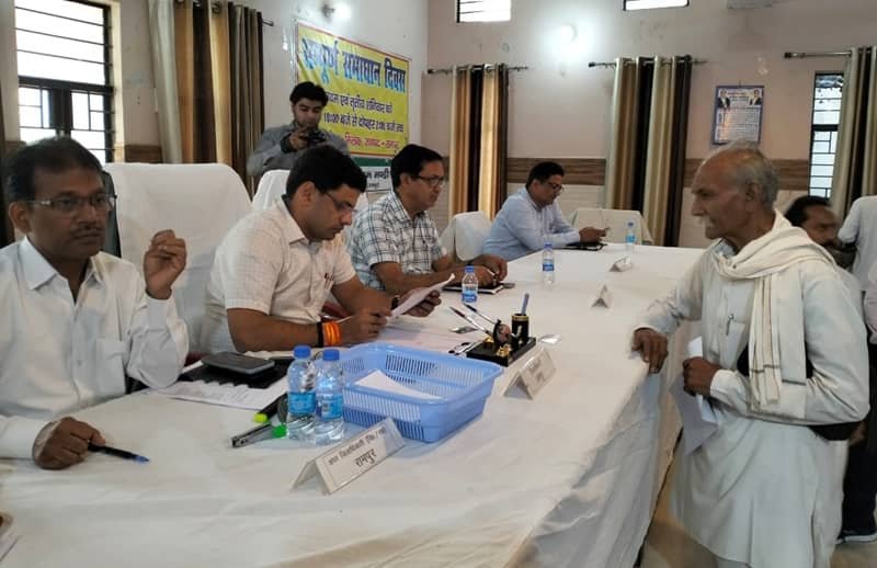 रामपुर: जिलाधिकारी जोगिन्दर सिंह की अध्यक्षता में तहसील मिलक में किया ...